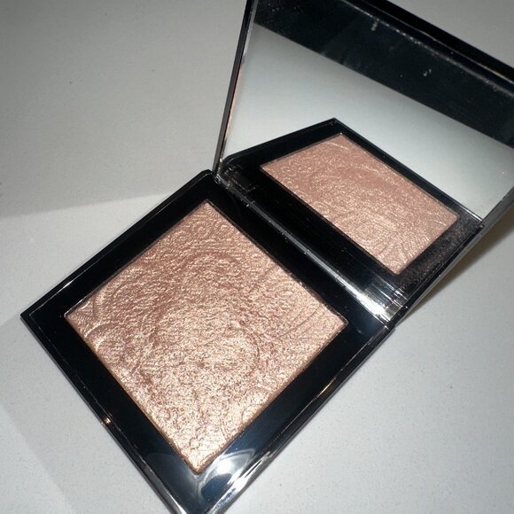 Burberry | Makeup | Burberry Fresh Glow Highlighter Luminous Powder ...